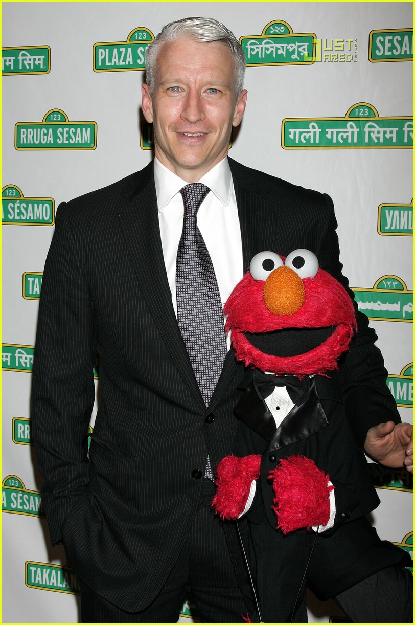 Anderson Cooper: Tickle Me, Elmo!: Photo 1168121 | Photos | Just Jared ...