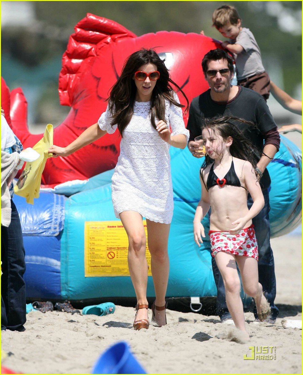 Kate Beckinsale's Beach Run: Photo 1158761 | Photos | Just Jared ...