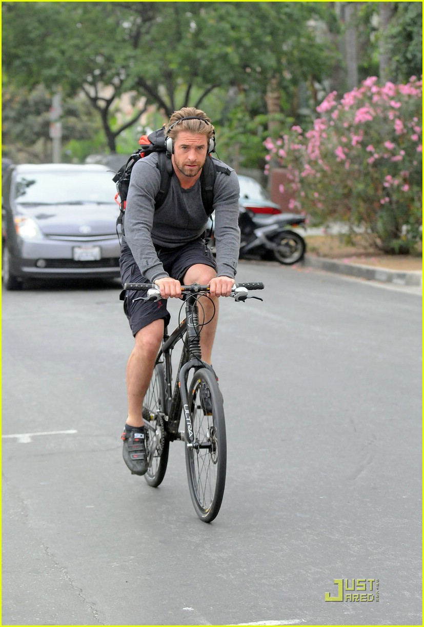 Scott Speedman is a Bicycle Boy: Photo 1122171 | Photos | Just Jared ...