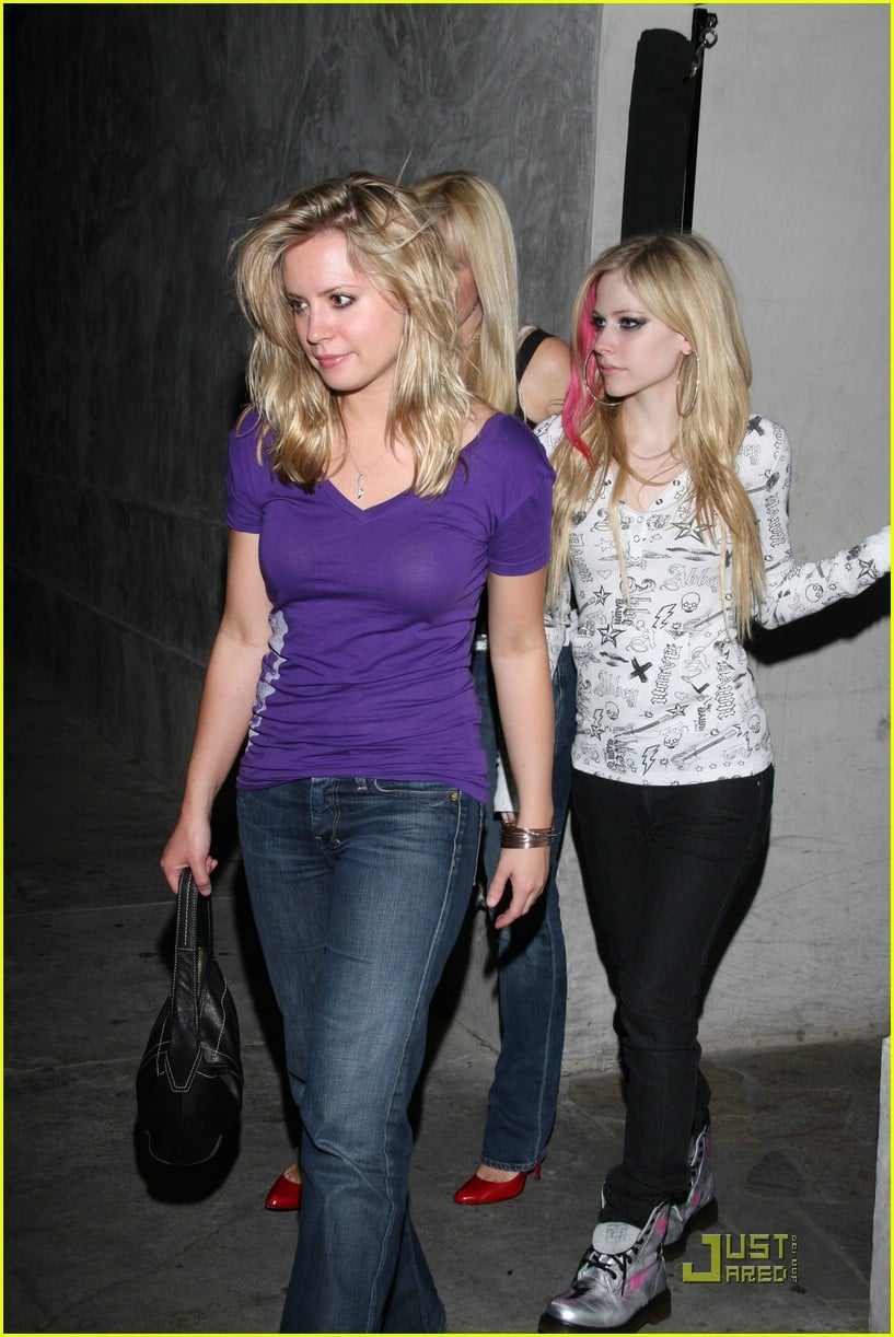 Avril Lavigne Has Some Villa Fun: Photo 1136421 | Photos | Just Jared ...