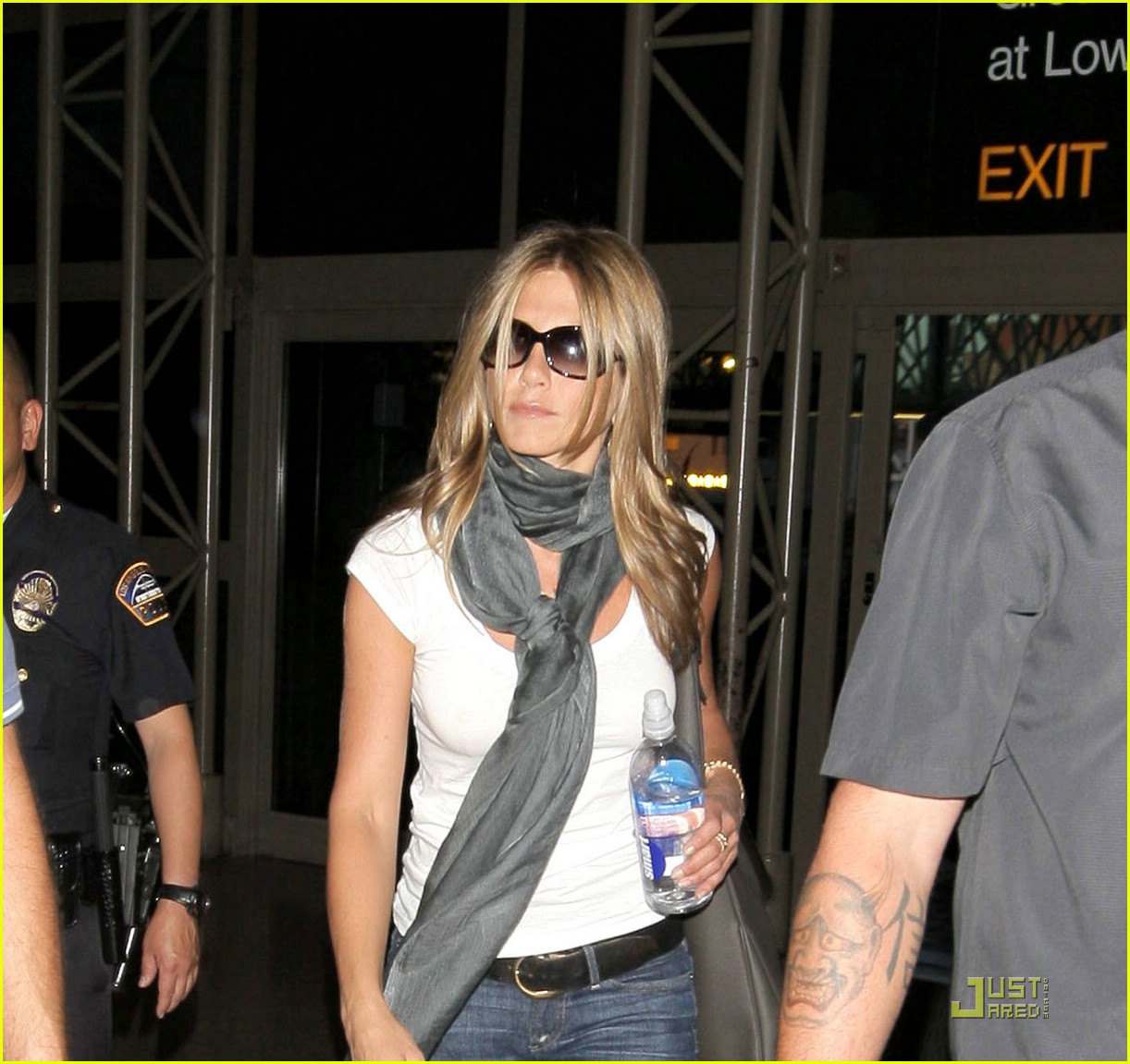 Jennifer Aniston Gets LAXadaisical: Photo 1219151 | Photos | Just Jared ...