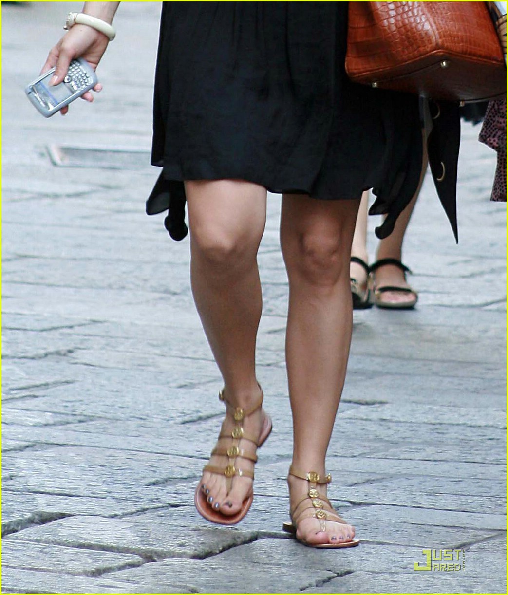Photo: jennifer lopez shoulder 07 | Photo 1243261 | Just Jared ...