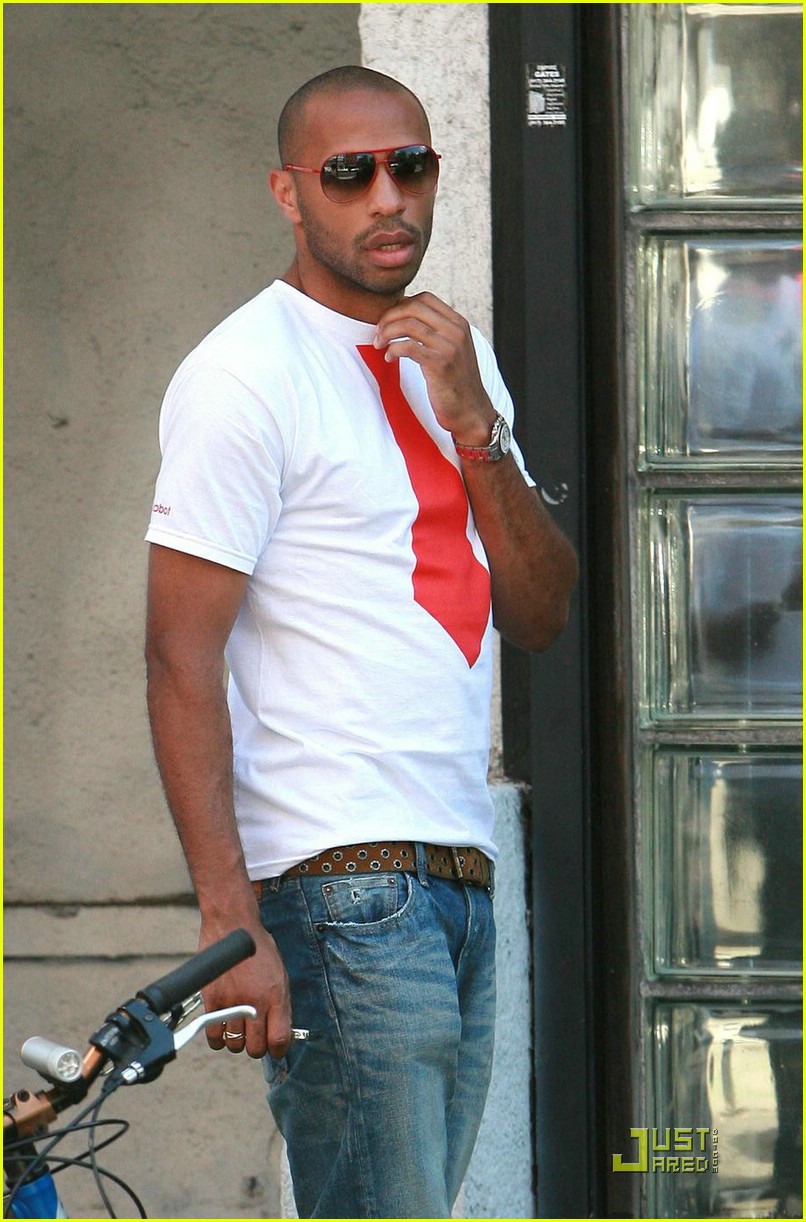 Thierry Henry Rocks a Red Tie: Photo 1246611 | Photos | Just Jared ...