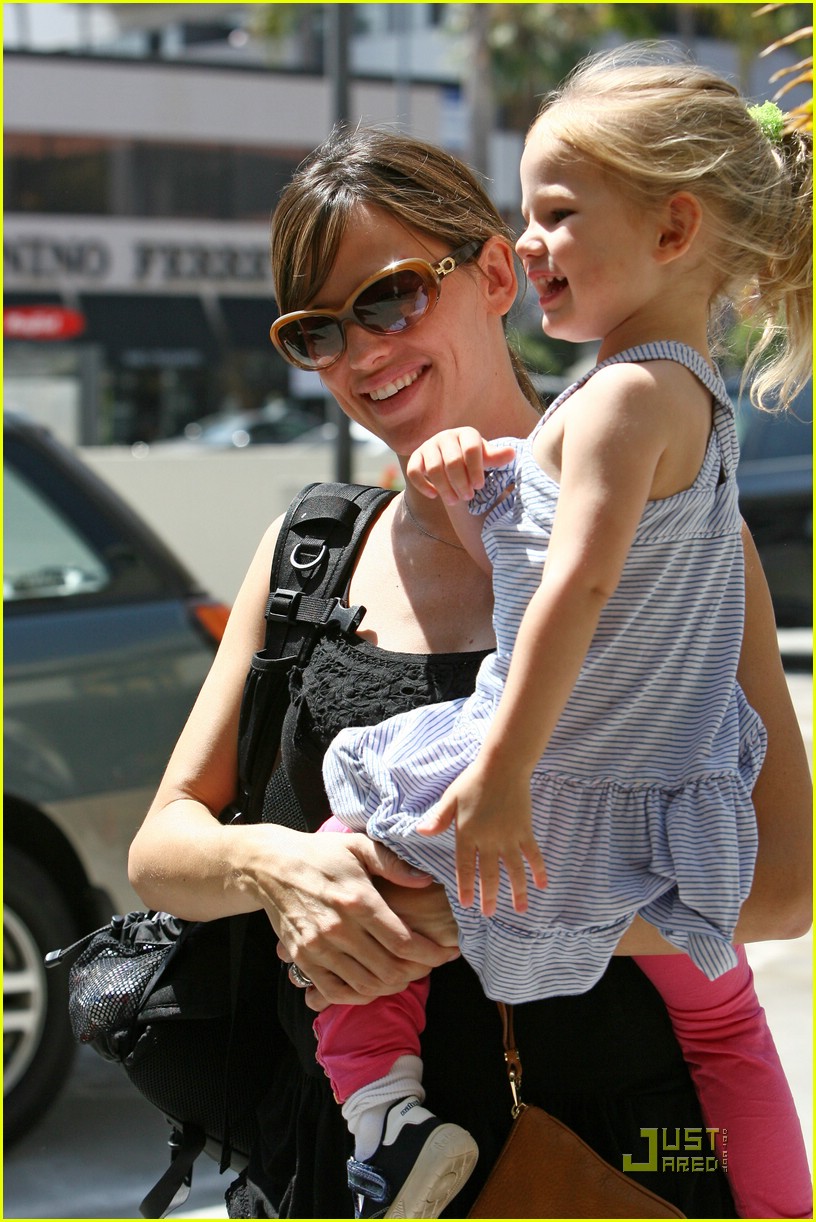 Jennifer Garner's Got Giggles 'N' Hugs: Photo 1336751 | Photos | Just ...