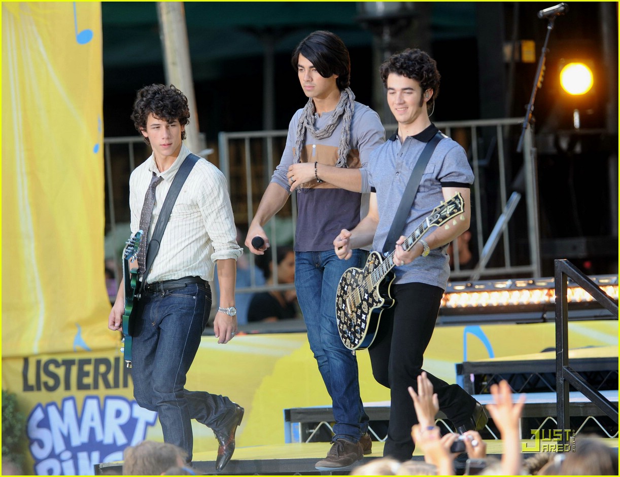 The Jonas Brothers Say Good Morning: Photo 1328661 | Photos | Just ...
