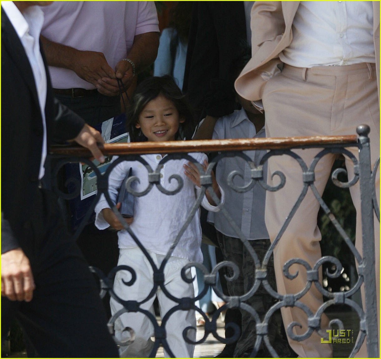 Brad Pitt: Boy's Day Out!: Photo 1377331 | Photos | Just Jared ...