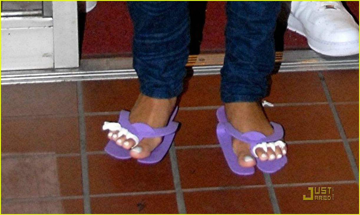 Rihanna is a Pedicure Princess: Photo 1308651 | Photos | Just Jared ...