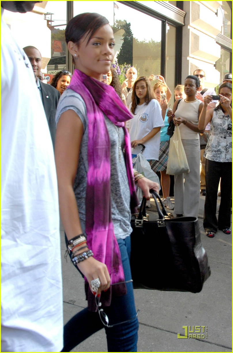 Rihanna is a Pedicure Princess: Photo 1308661 | Photos | Just Jared ...