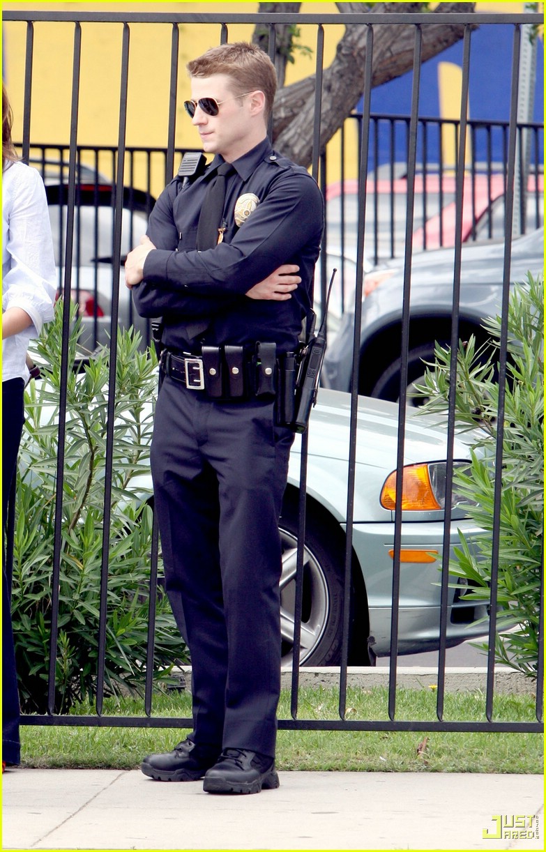 Benjamin McKenzie is an LAPD Cop: Photo 1450441 | Benjamin McKenzie ...