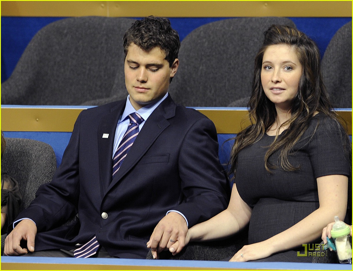 Levi Johnston Has Finger Tattoo Of "Bristol" : Photo 1394341 | Photos ...