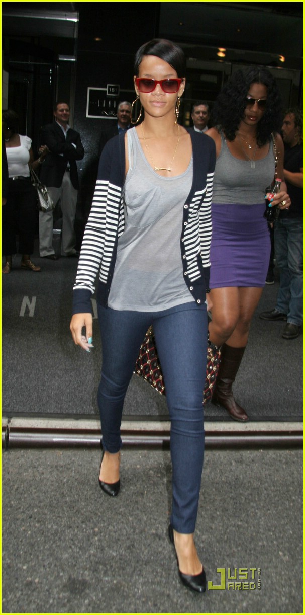 Rihanna Just Stands Up: Photo 1392201 | Photos | Just Jared: Celebrity ...