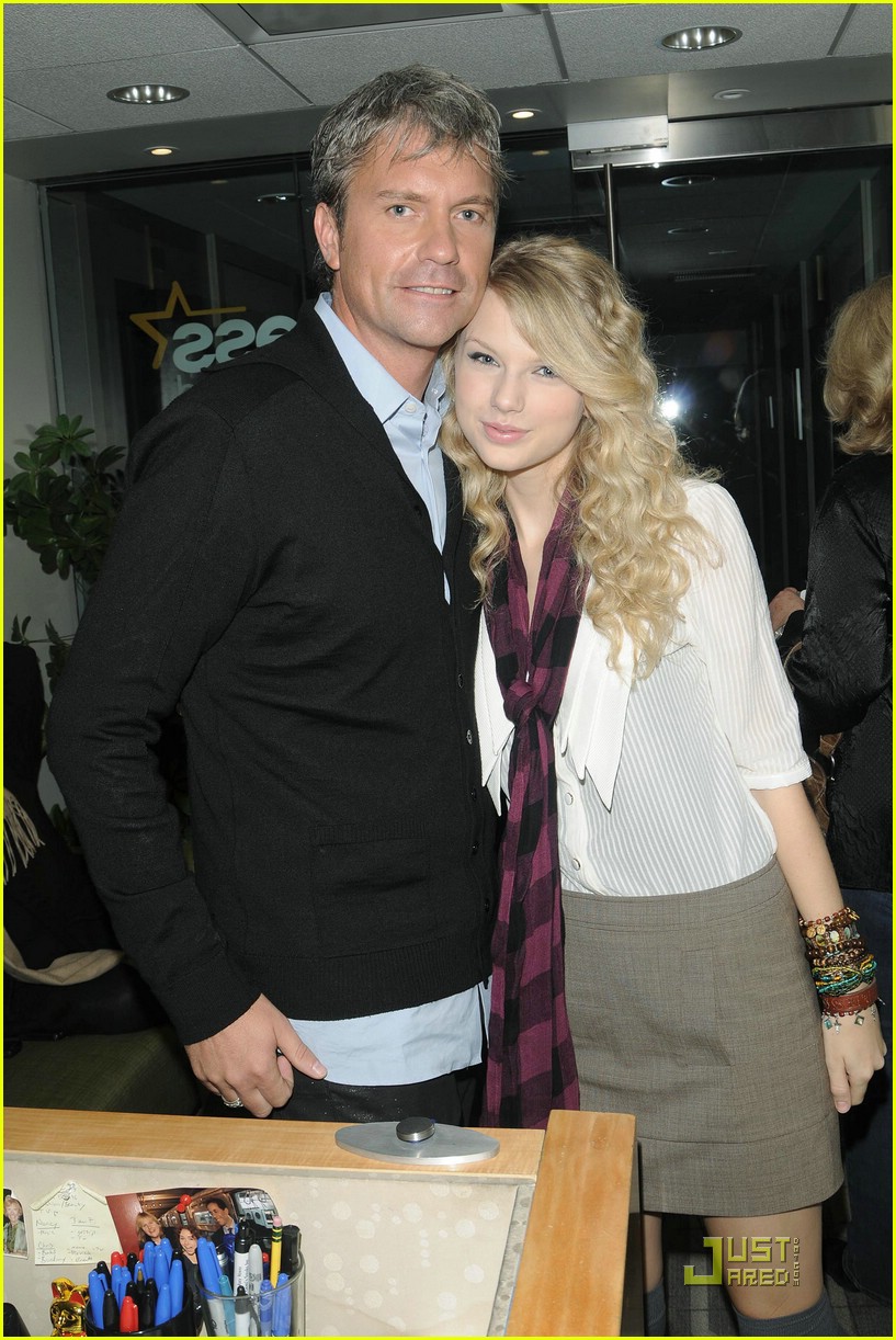 Taylor Swift Launches MySpace Music: Photo 1448961 | Photos | Just ...