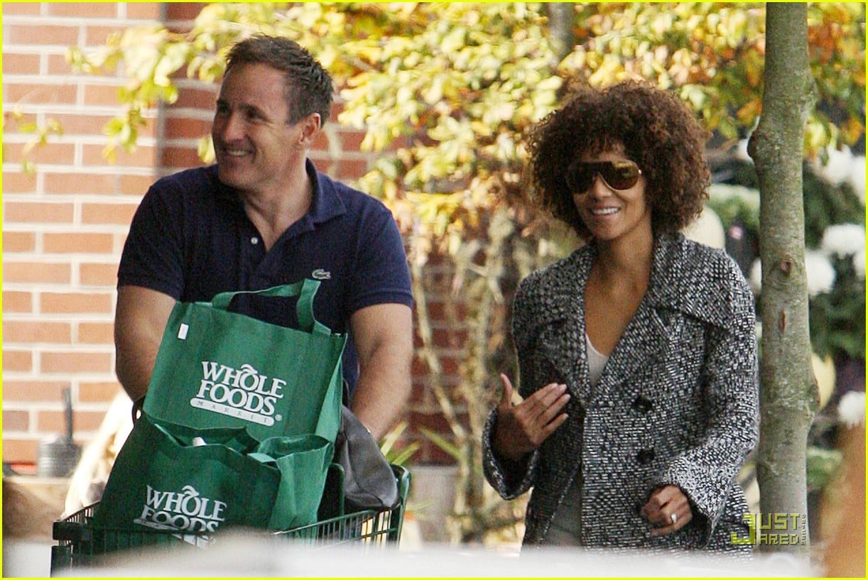 Halle Berry is Afro-licious: Photo 1508741 | Halle Berry Photos | Just ...