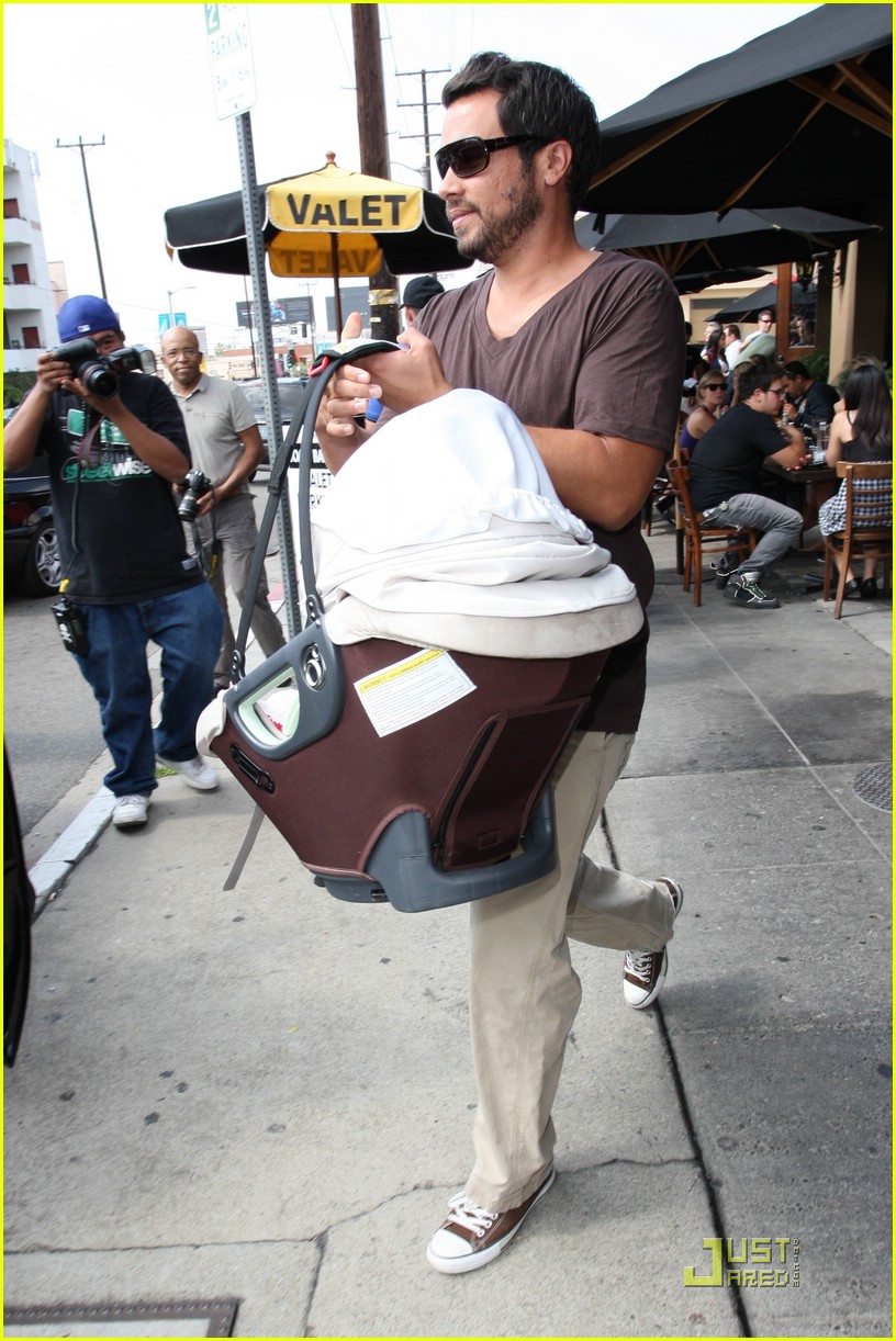 Honor Warren is Toast: Photo 1462111 | Cash Warren, Celebrity Babies ...