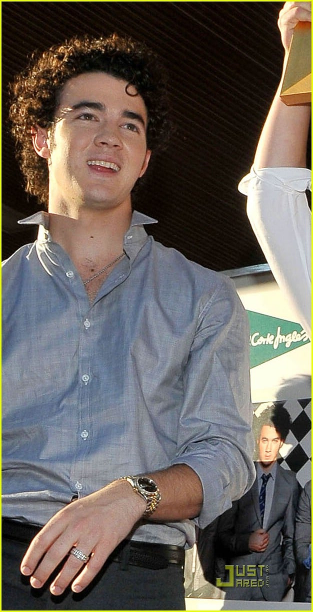 The Jonas Brothers Go Gold in Spain: Photo 1464881 | Joe Jonas, Jonas ...