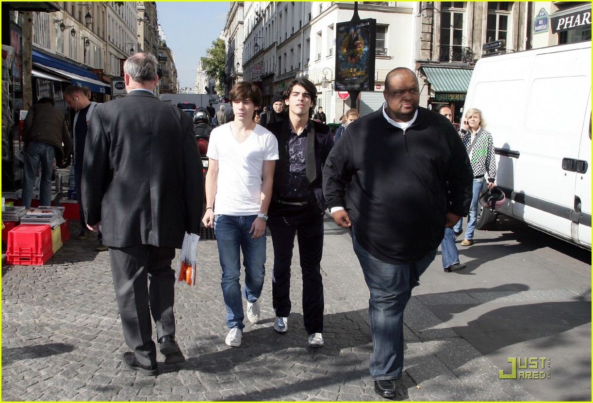 Jonas Brothers: Posh Has The Perfect Body: Photo 1471081 | Joe Jonas ...