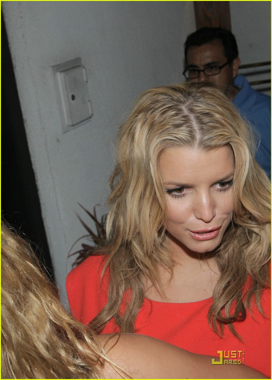 Jessica Simpson Mixes It Up At Madeos: Photo 1455031 | Photos | Just ...