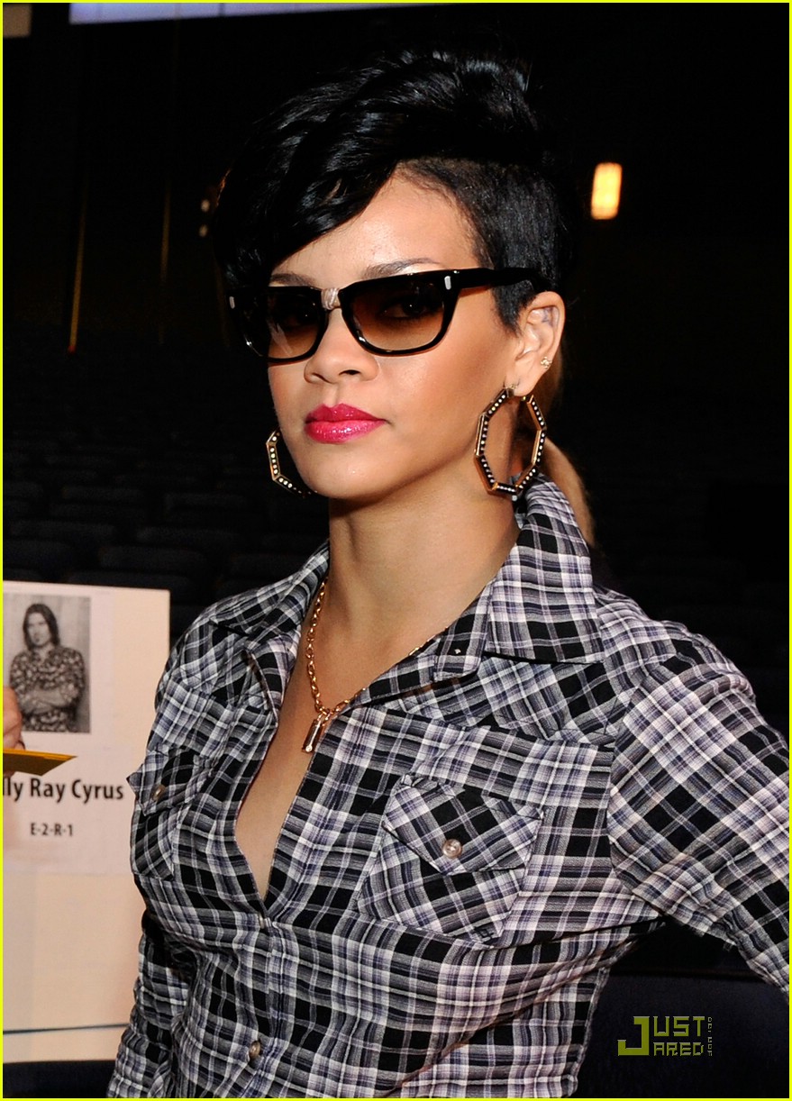 Rihanna Runs Through AMA Rehearsals: Photo 1556021 | AMAs 2008, Rihanna ...