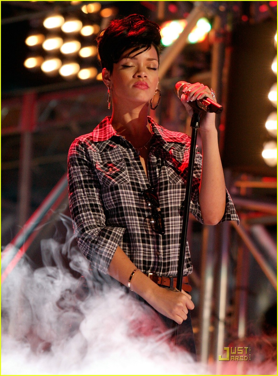 Rihanna Runs Through AMA Rehearsals: Photo 1556101 | AMAs 2008, Rihanna ...