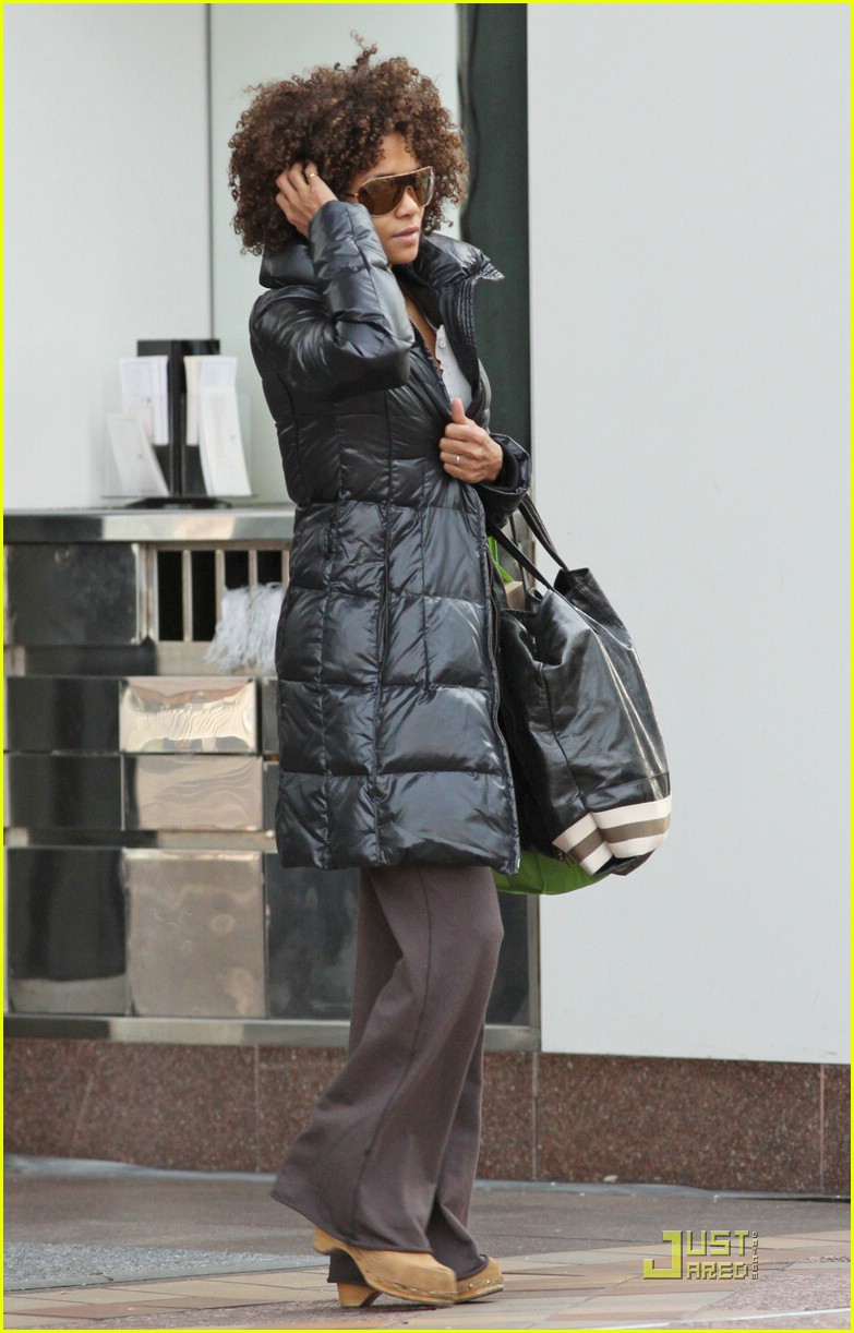 Halle Berry is Cigarette Un-Sexy: Photo 1570261 | Gabriel Aubry, Halle ...