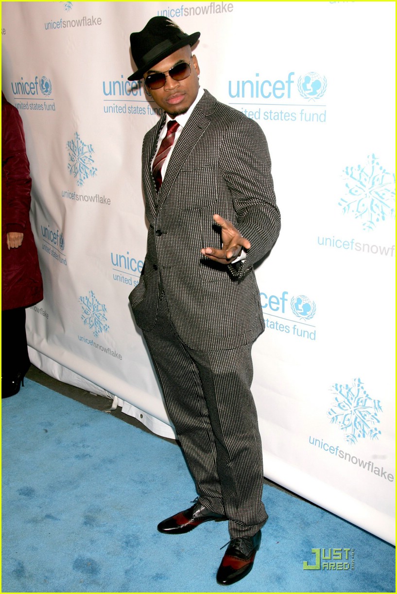 Rihanna Gets Snowflake Sophisticated: Photo 1554021 | Rihanna Photos ...