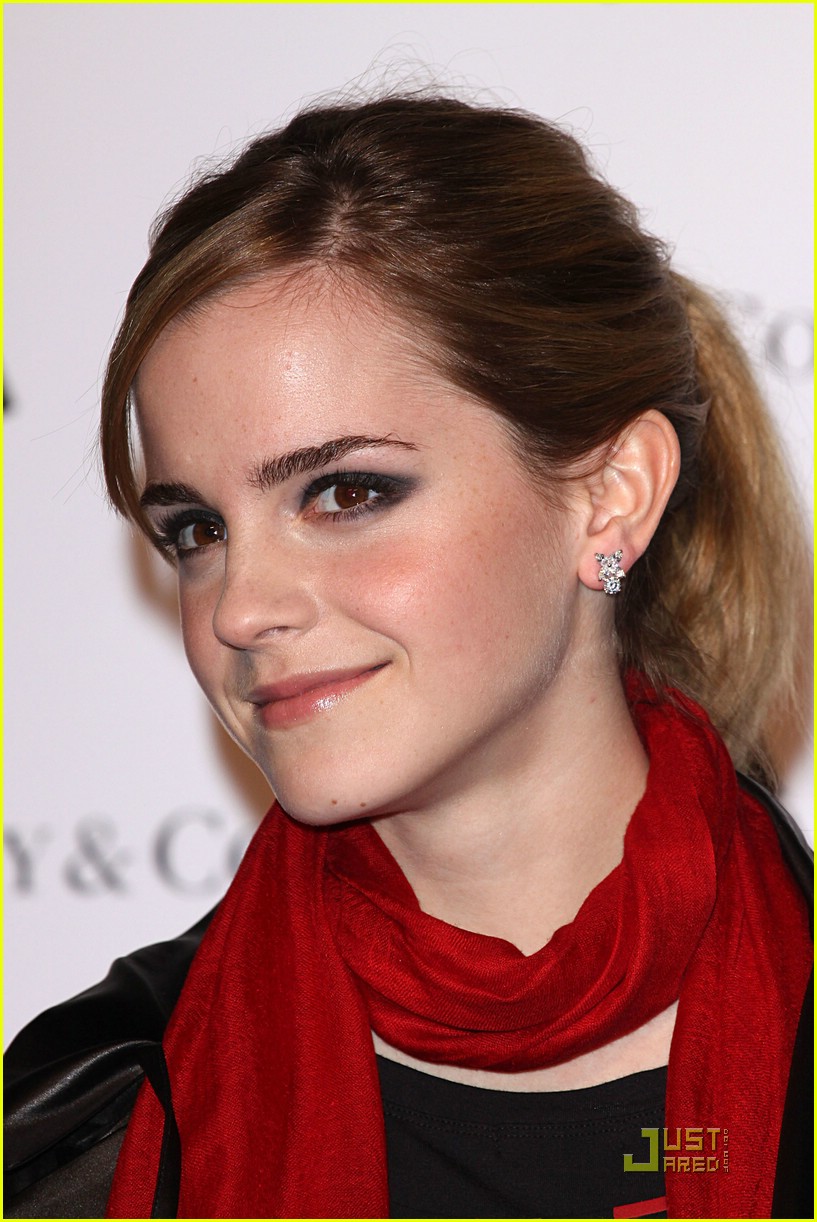 Emma Watson is Ice-Skating Sweet: Photo 1551991 | Emma Watson Photos ...