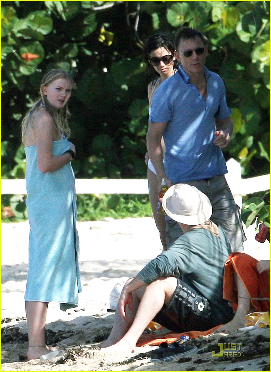 Daniel Craig is St. Bart's Beach Buff: Photo 1617361 | Andy Cohen ...