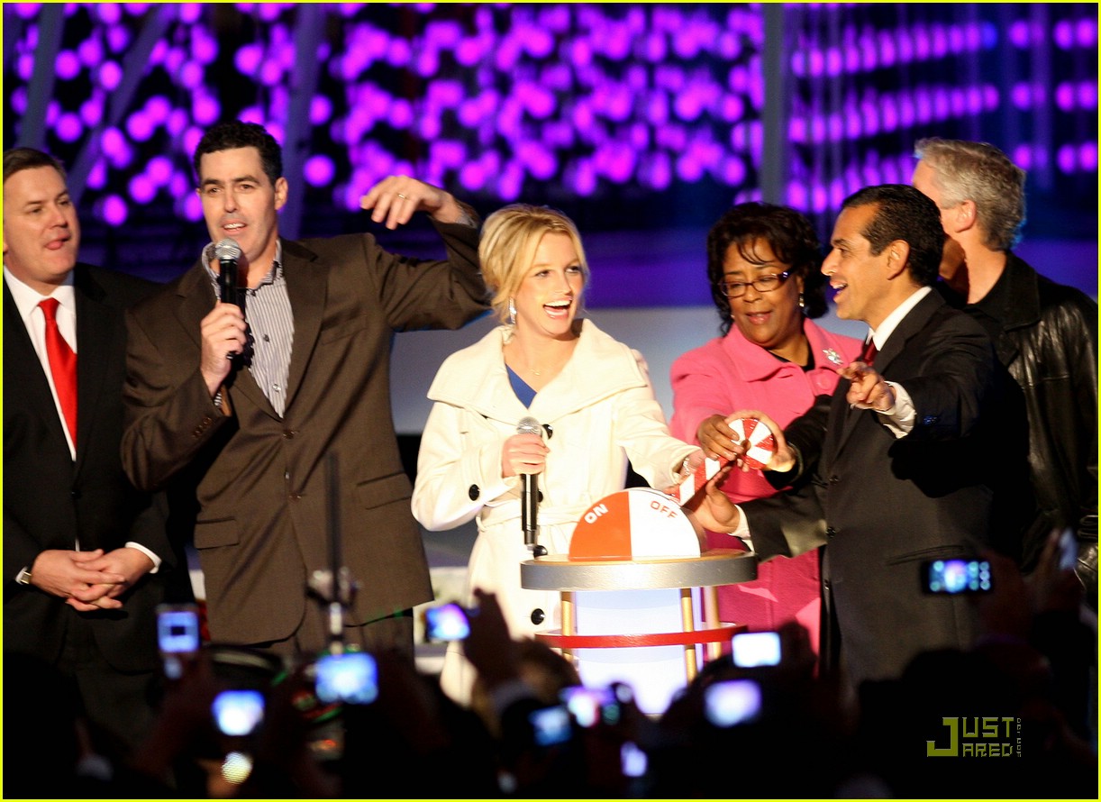 Britney Spears Flips The Candy Cane Switch: Photo 1582711 | Britney ...