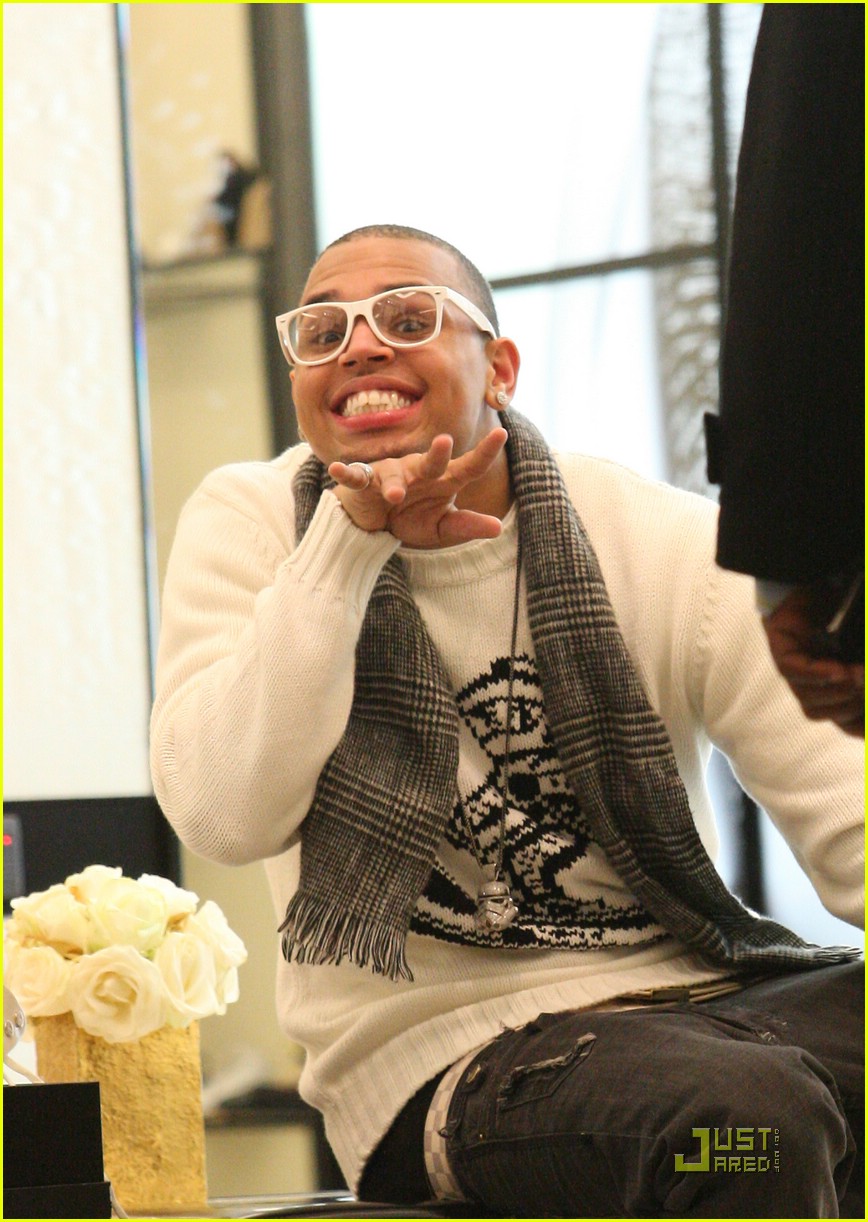 Rihanna's All About The Ruffles: Photo 1605311 | Chris Brown, Rihanna ...