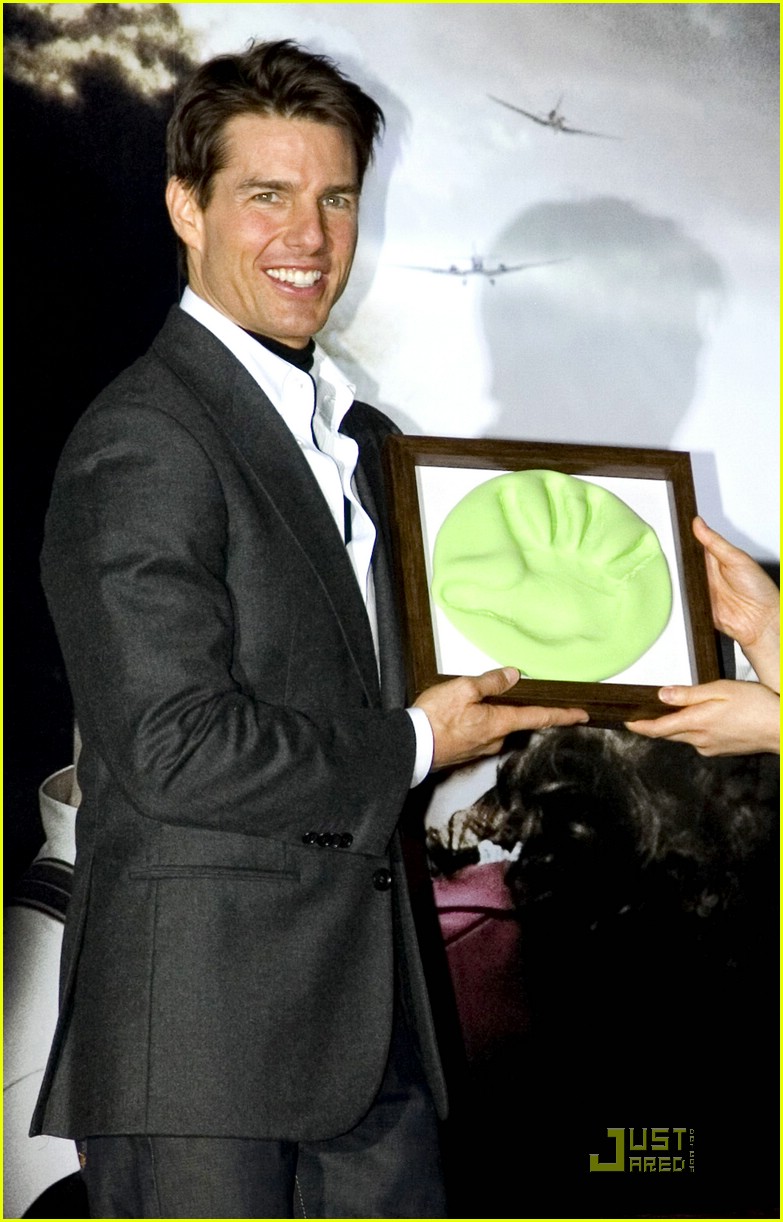 Tom Cruise Shows His Hand in Seoul: Photo 1659751 | Photos | Just Jared ...