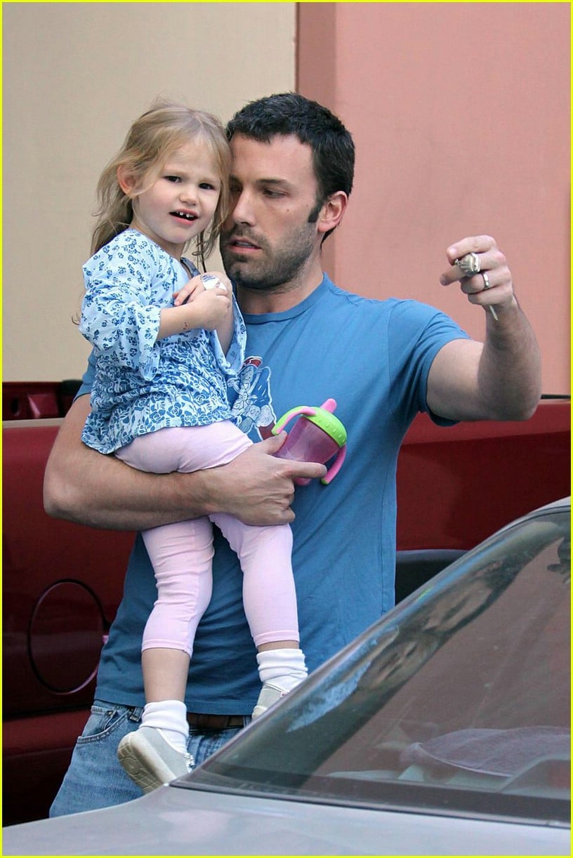 Violet Affleck Shows Sippy Cup Smile: Photo 1656681 | Ben Affleck ...
