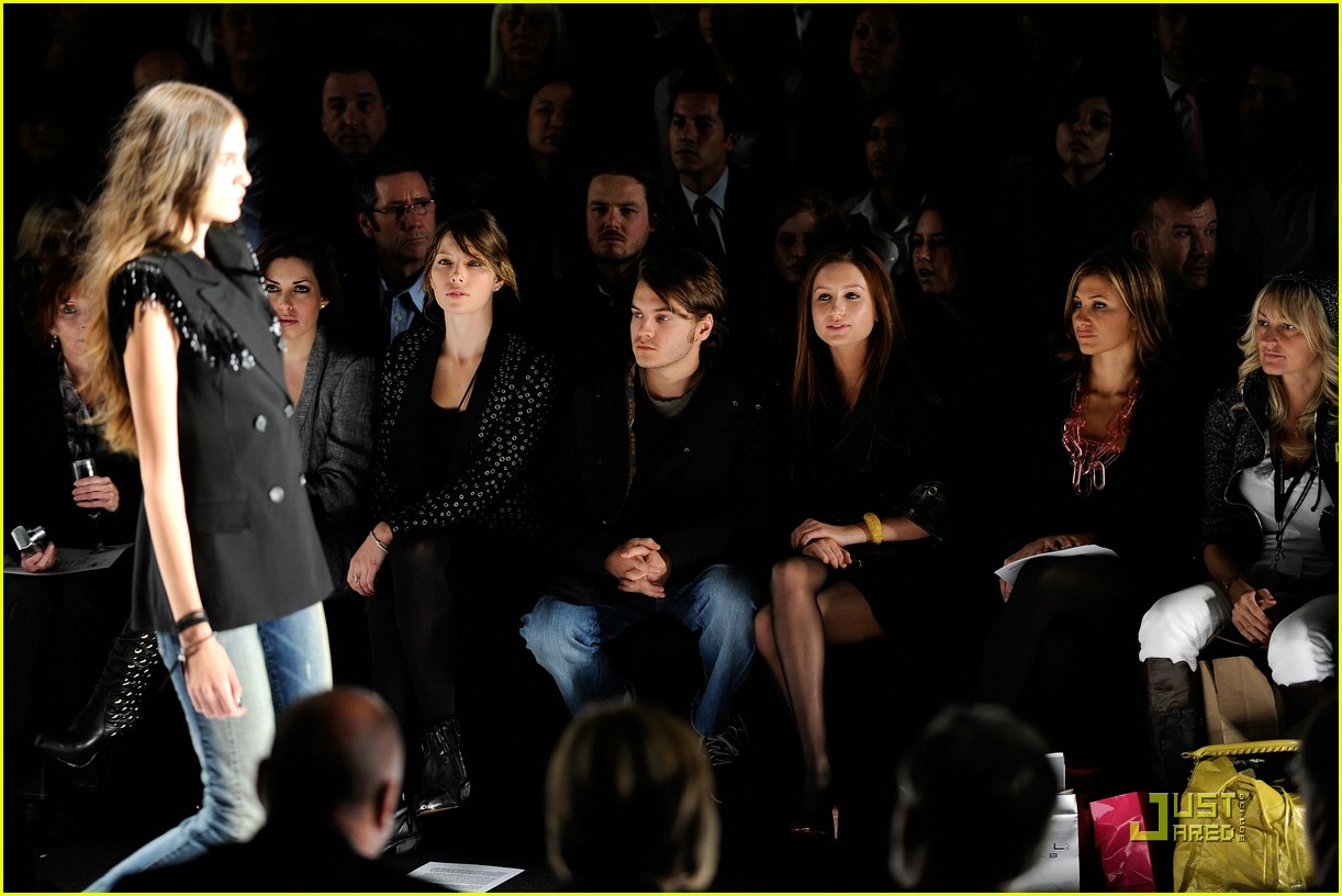 Jessica Biel Falls For Fall Fashion: Photo 1730281 | Jessica Biel ...