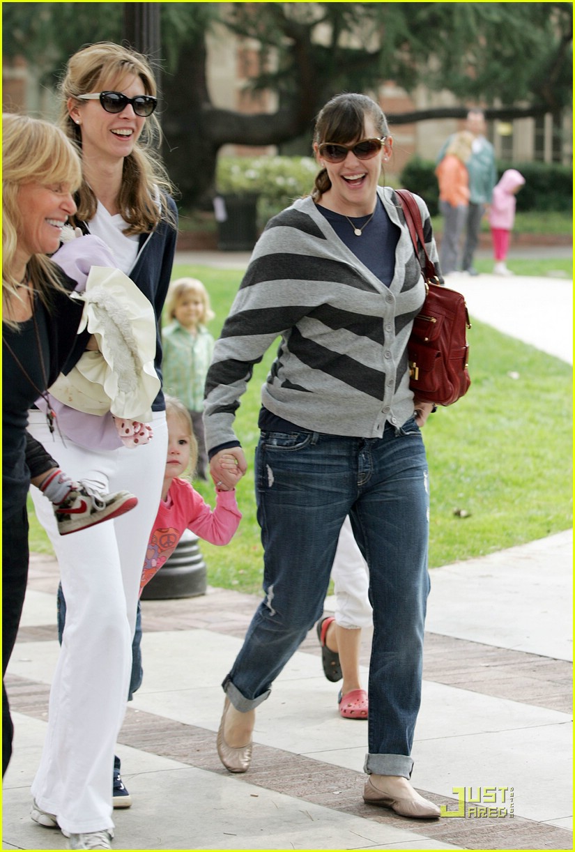 Violet Affleck: Higher and Higher!: Photo 1792501 | Ben Affleck ...