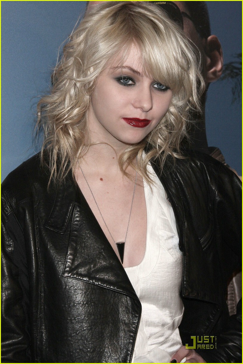 Taylor Momsen Gets High and Lowe: Photo 1793771 | Daisy Lowe, Taylor ...