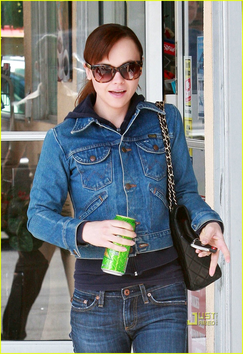 Christina Ricci's Engagement Ring -- FIRST LOOK: Photo 1798501 ...