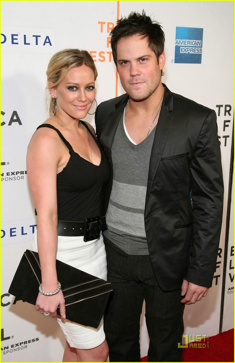 Hilary Duff Launches Twitter Account: Photo 1877901 | Hilary Duff, Mike Comrie Photos | Just ...