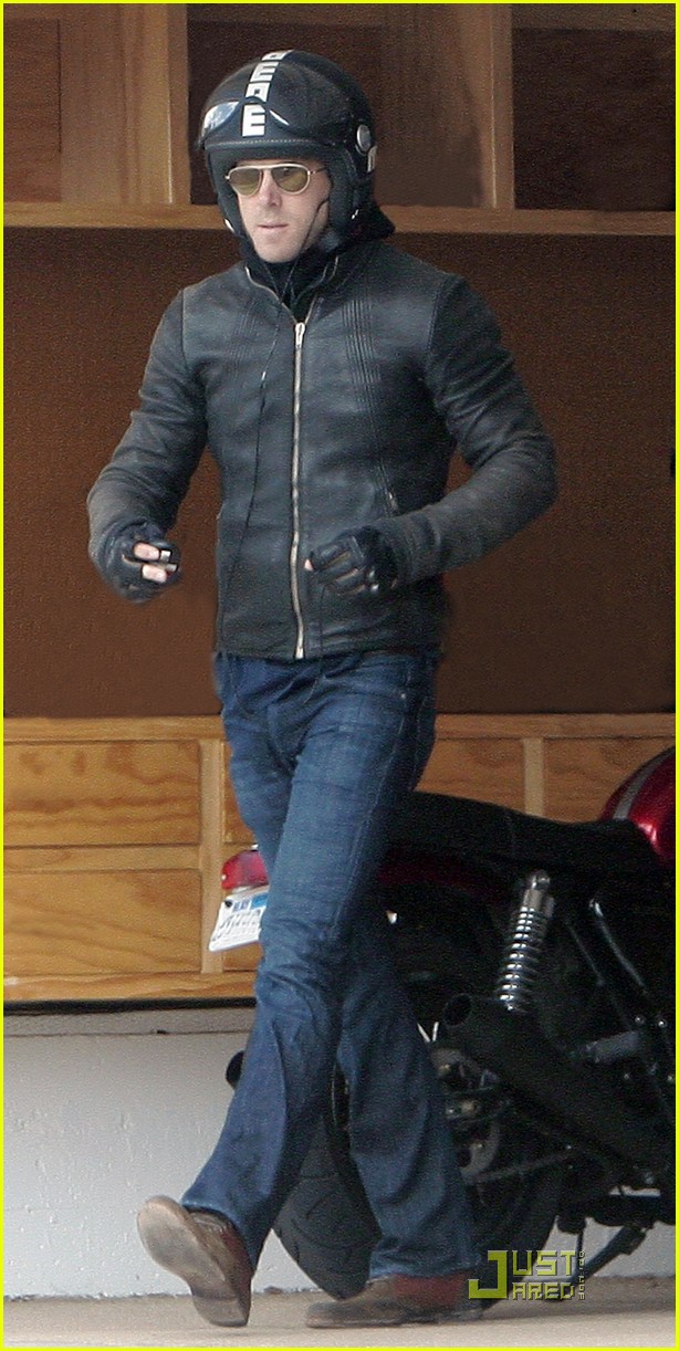Ryan Reynolds is a Motorcycle Man: Photo 1846641 | Ryan Reynolds Photos ...