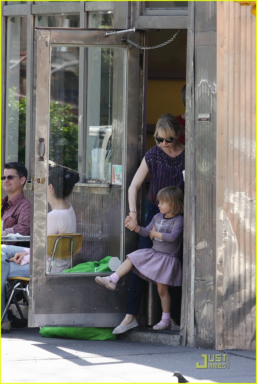 Michelle Williams: Wedding in the Works?: Photo 1879631 | Celebrity ...