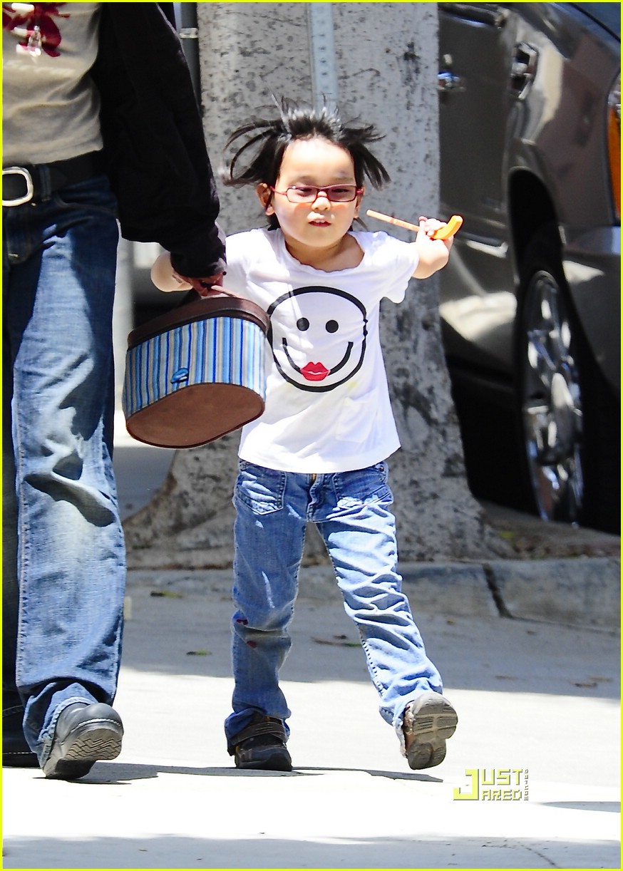 Daisy Ryan is Hockey Happy: Photo 1920911 | Celebrity Babies, Daisy ...