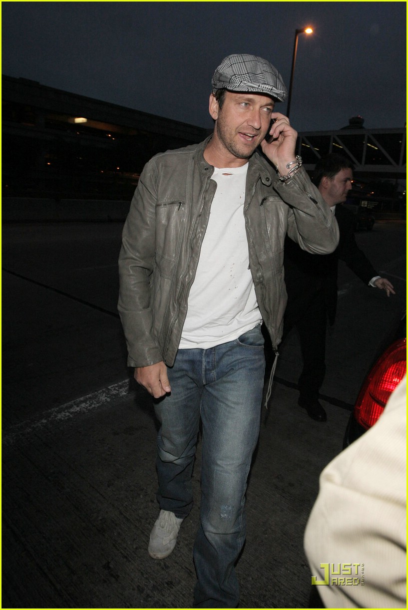 Gerard Butler Caps It Off Newsboy Style: Photo 1954671 | Gerard Butler ...