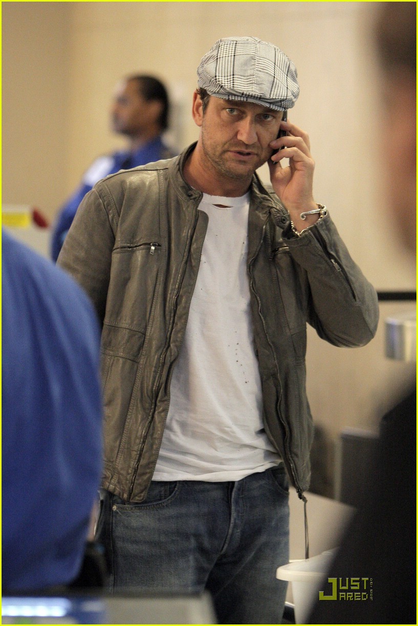 Gerard Butler Caps It Off Newsboy Style: Photo 1954691 | Gerard Butler ...