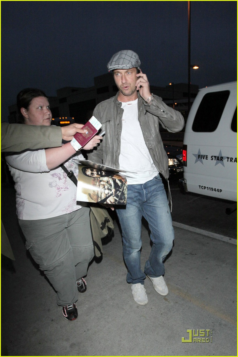 Gerard Butler Caps It Off Newsboy Style: Photo 1954731 | Gerard Butler ...