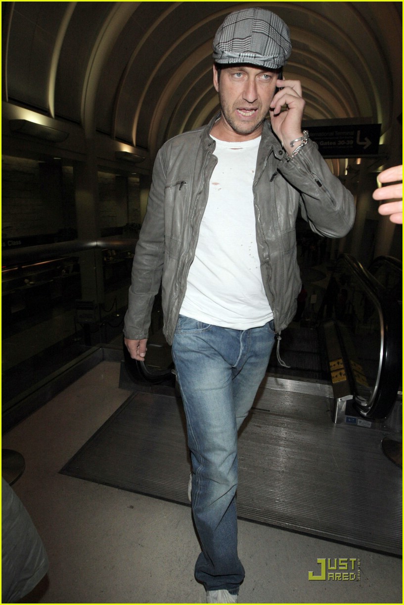 Gerard Butler Caps It Off Newsboy Style: Photo 1954761 | Gerard Butler ...