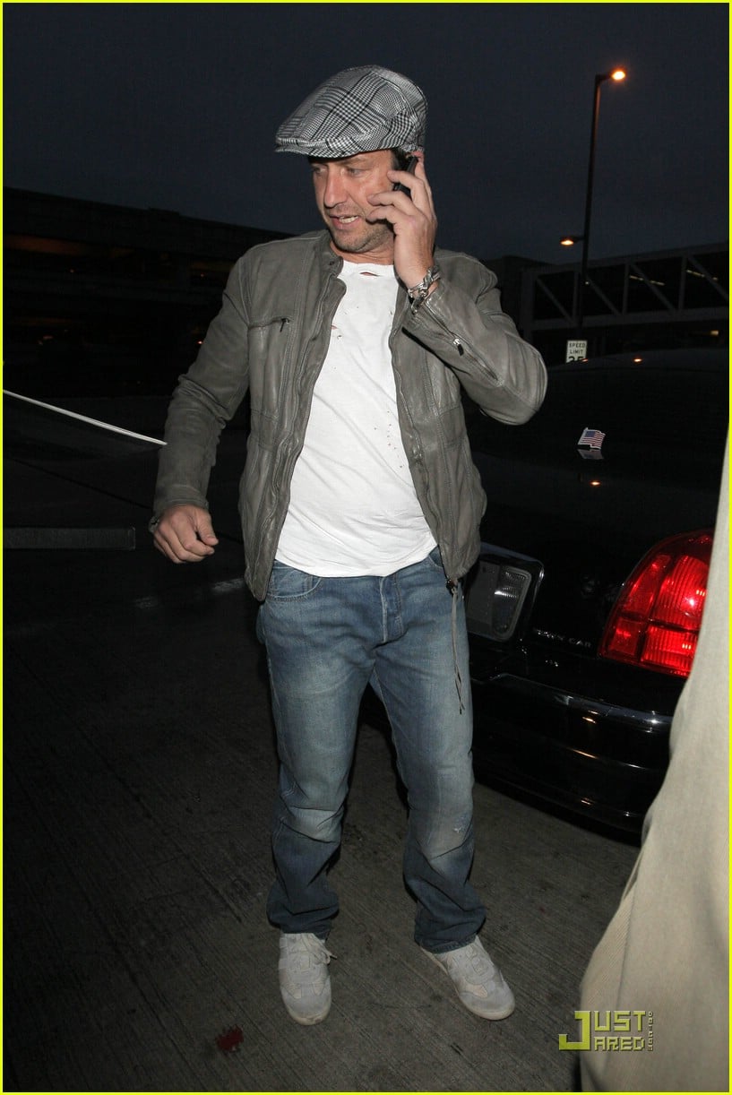 Gerard Butler Caps It Off Newsboy Style: Photo 1954811 | Gerard Butler ...