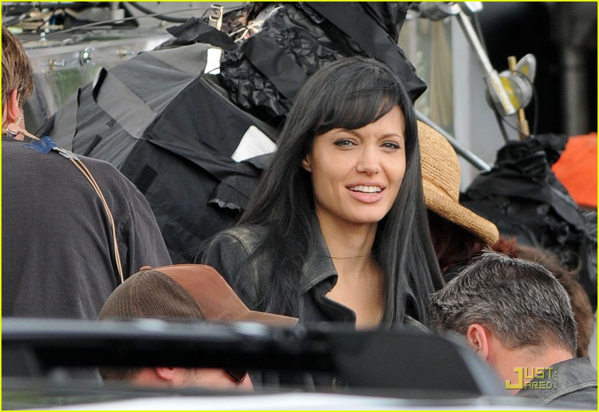 Angelina Jolie Takes A Salt Slice: Photo 1945191 | Angelina Jolie ...