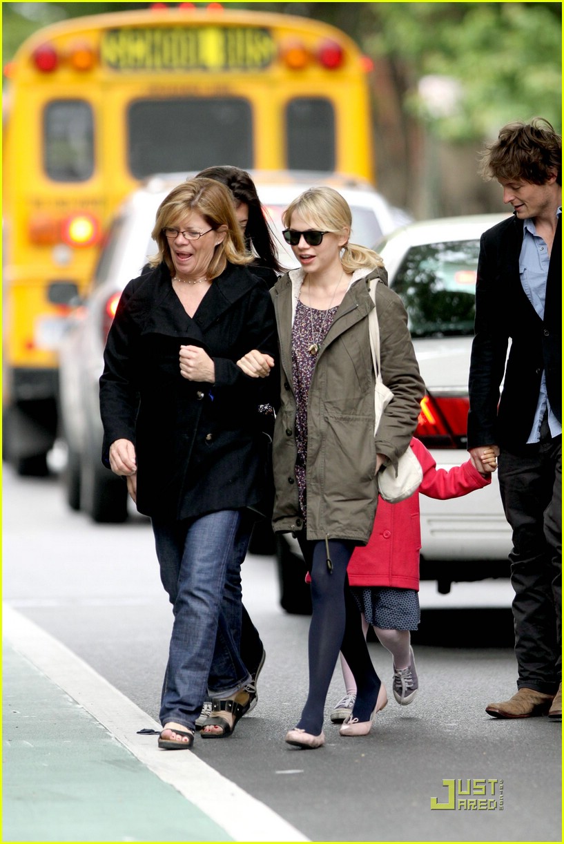 Michelle Williams: Monday Morning With Matilda: Photo 1930291 ...