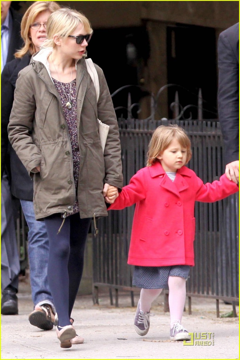 Michelle Williams: Monday Morning With Matilda: Photo 1930331 ...