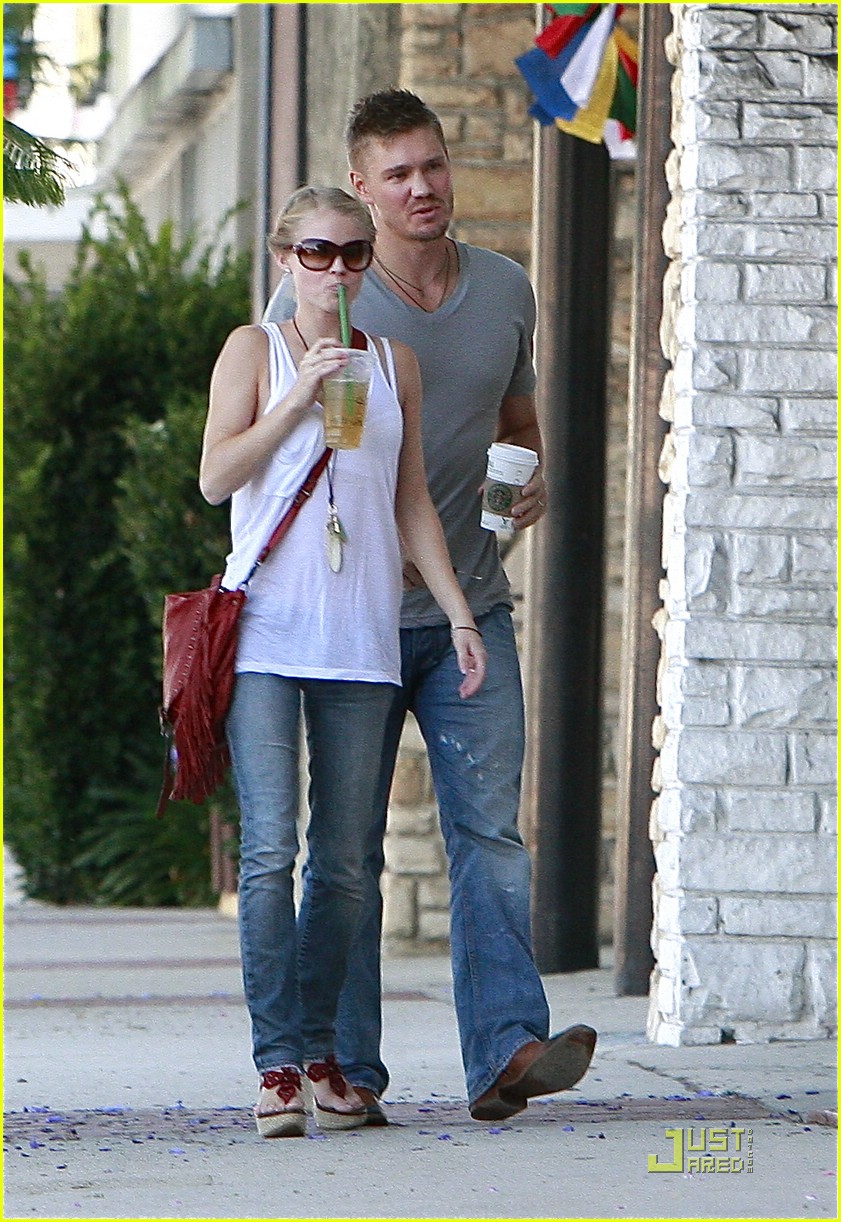 Chad Michael Murray & Kenzie Dalton: Starbucks Saturday: Photo 2018011 ...