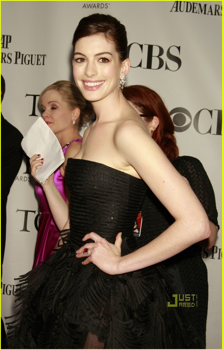 Anne Hathaway - Tony Awards 2009: Photo 1974161 | Photos | Just Jared ...