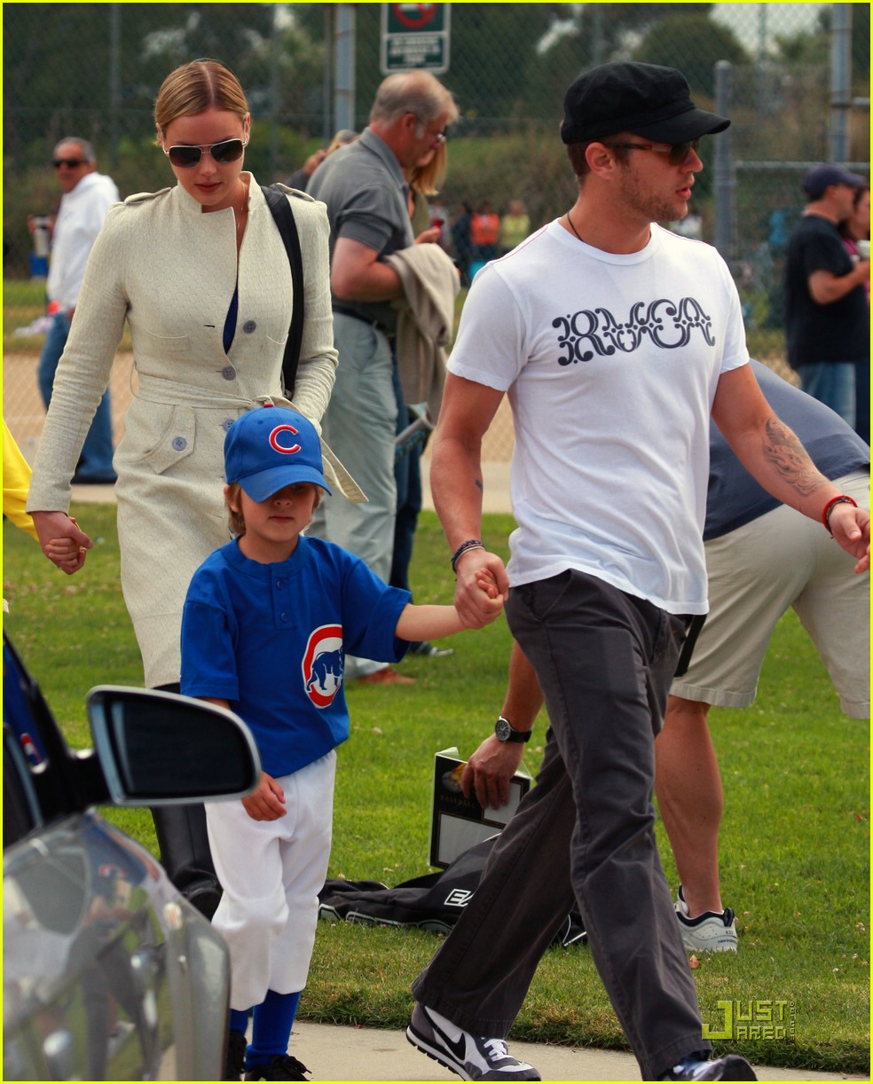 Ryan Phillippe Coaches Little League: Photo 1971551 | Abbie Cornish ...